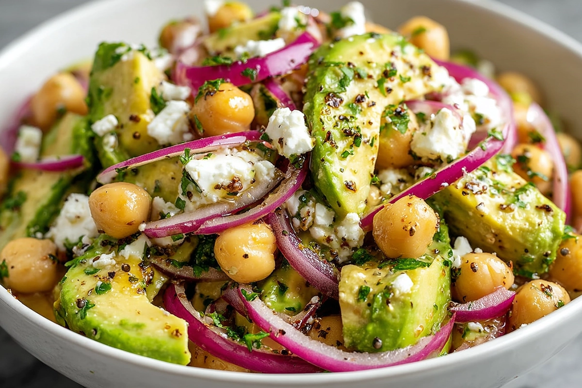 Salade de pois chiches, feta et avocat – la recette méditerranéenne ...